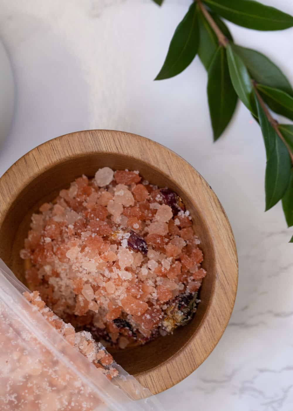Himalayan Salt Bath Benefits + Easy Recipe - greenbeautymama.com