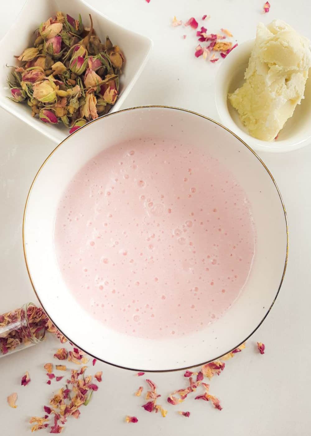 Luxurious Homemade Rose Lotion Recipe - greenbeautymama.com