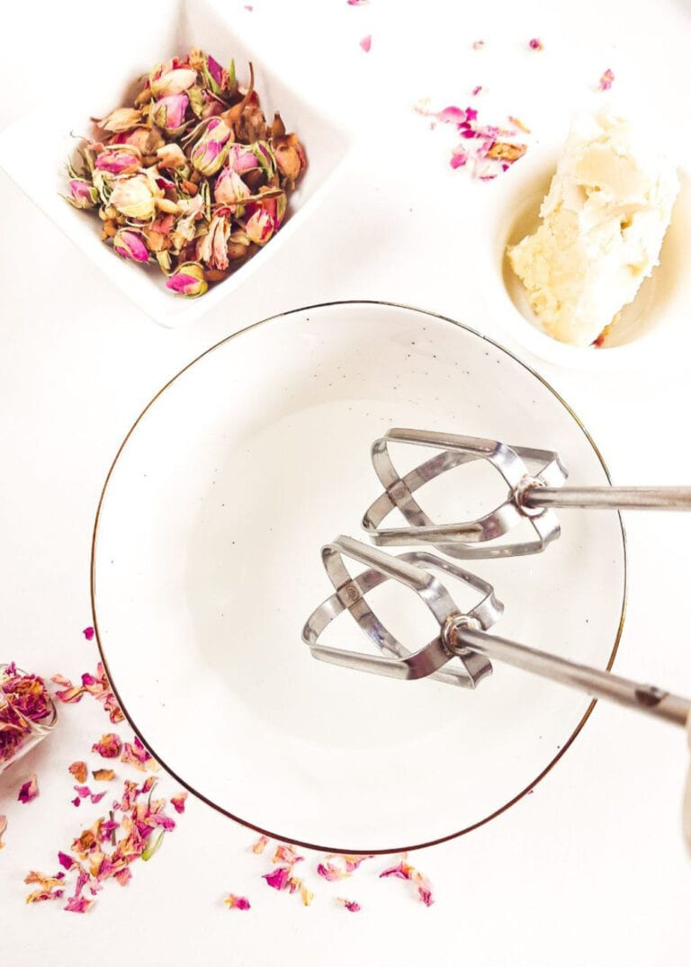 Luxurious Homemade Rose Lotion Recipe - greenbeautymama.com