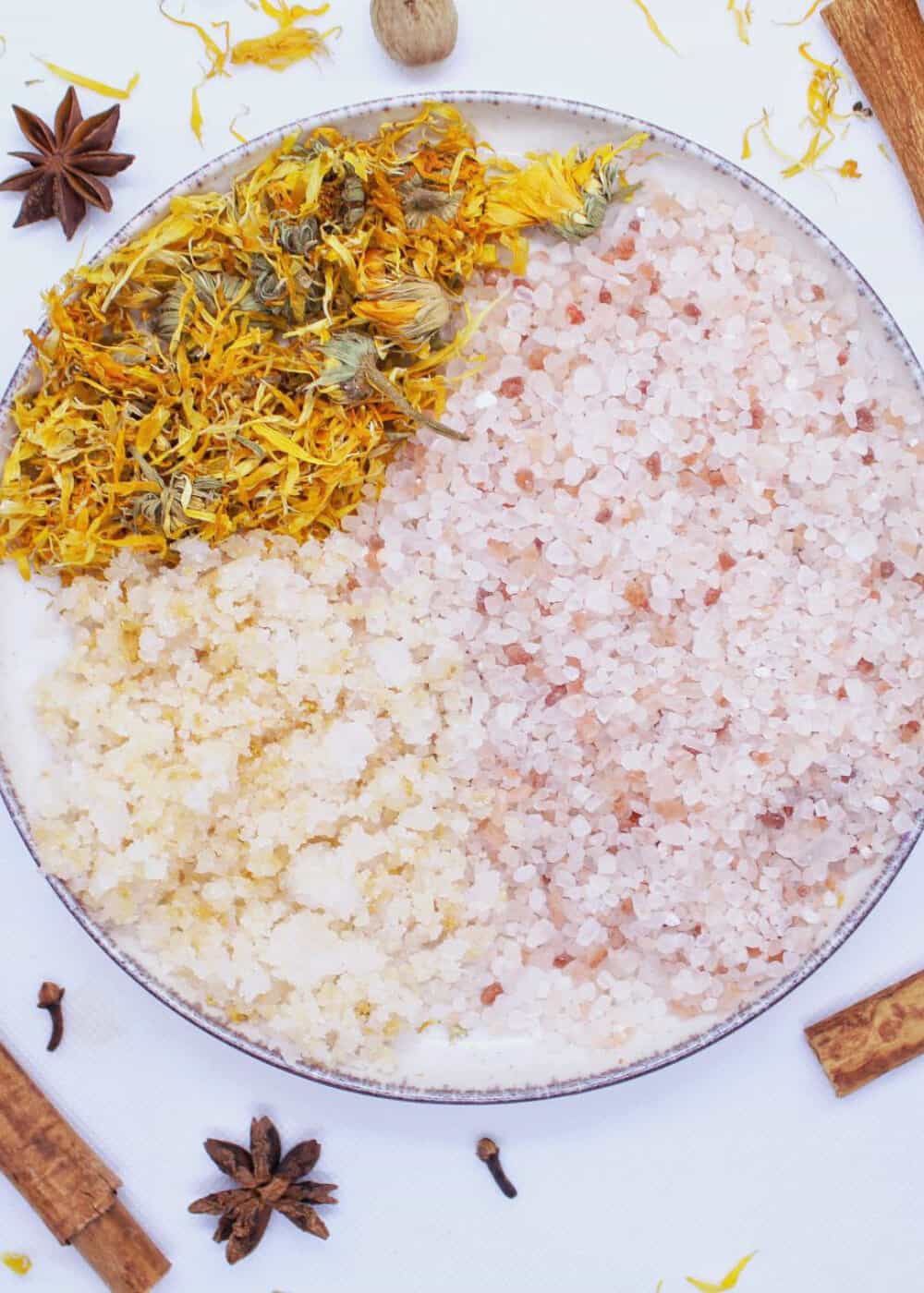 Get Cozy and Pamper Yourself with this Pumpkin Spice Bath Salt Recipe - greenbeautymama.com