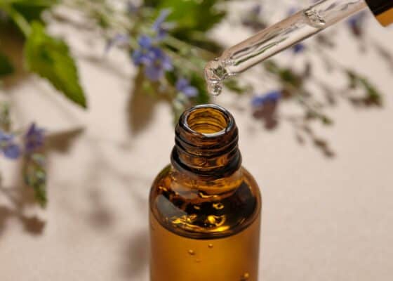 Homemade Face Oil for Glowing Skin (+ 4 DIY Recipes ) - greenbeautymama.com
