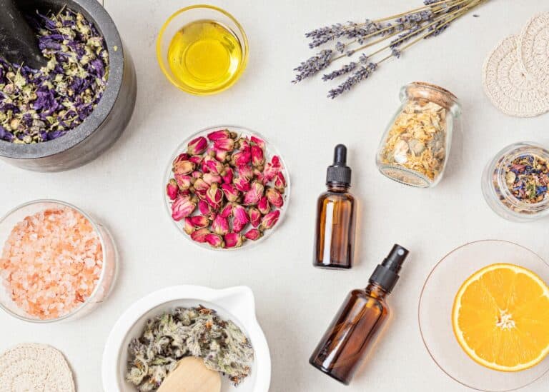 Homemade Face Oil for Glowing Skin (+ 4 DIY Recipes ) - greenbeautymama.com